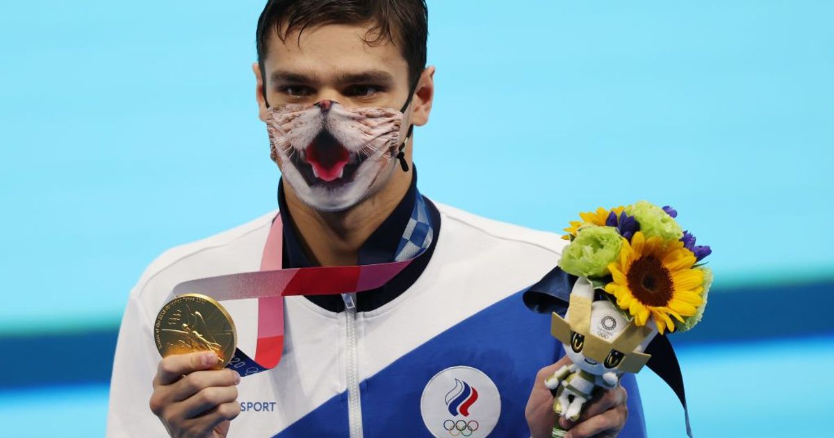 Evgeny Rylov completes the backstroke double